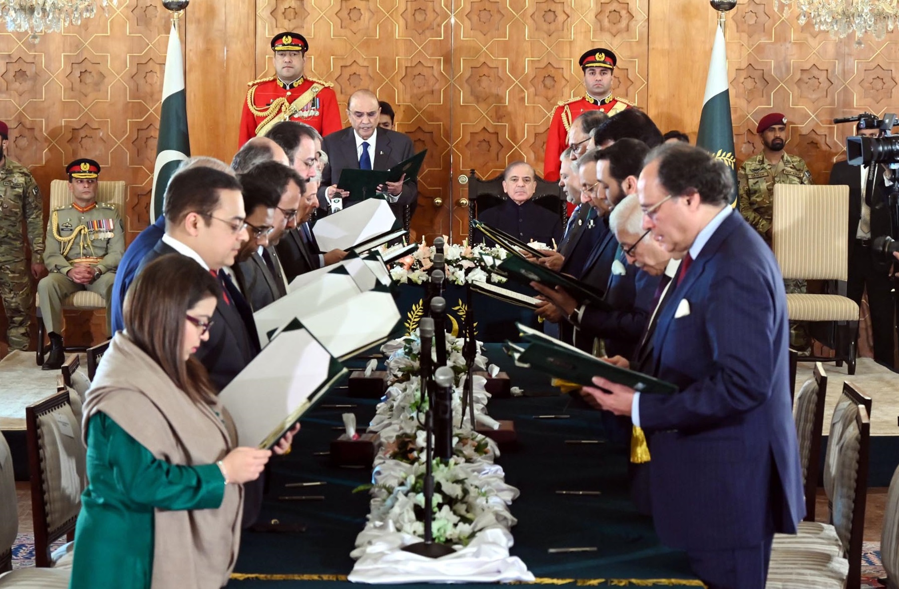 Muhammad Aurangzeb takes oath to lead finance team after quitting HBL ...