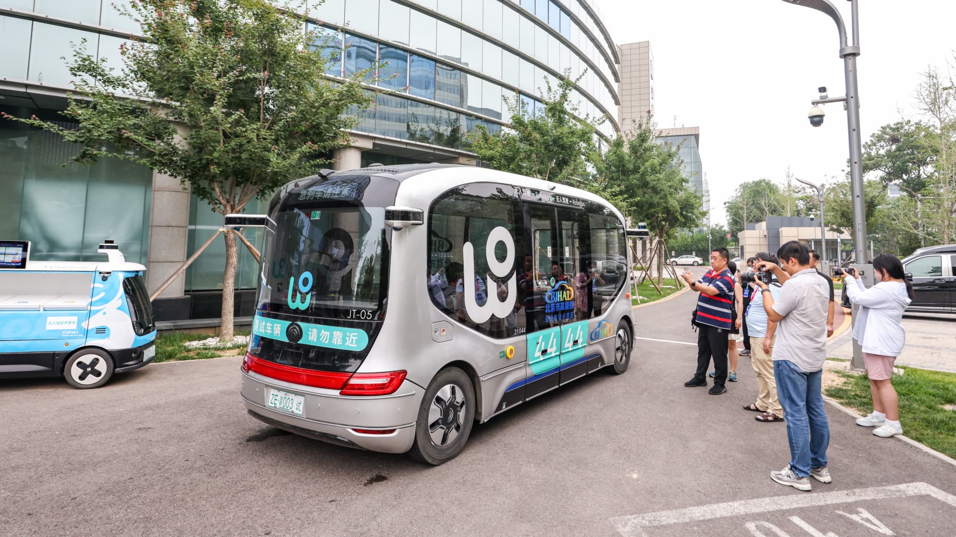 Chinese self-driving firm WeRide raises $458M in IPO and private ...