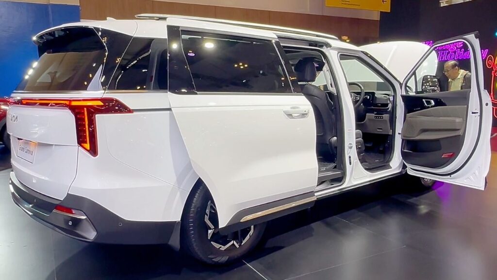 KIA opens bookings for its Carnival facelift despite uncertainty ...