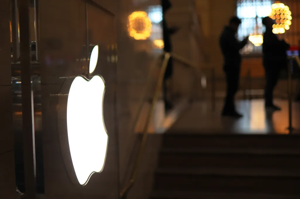 Apple faces legal challenge over spying on workers - Profit by Pakistan ...