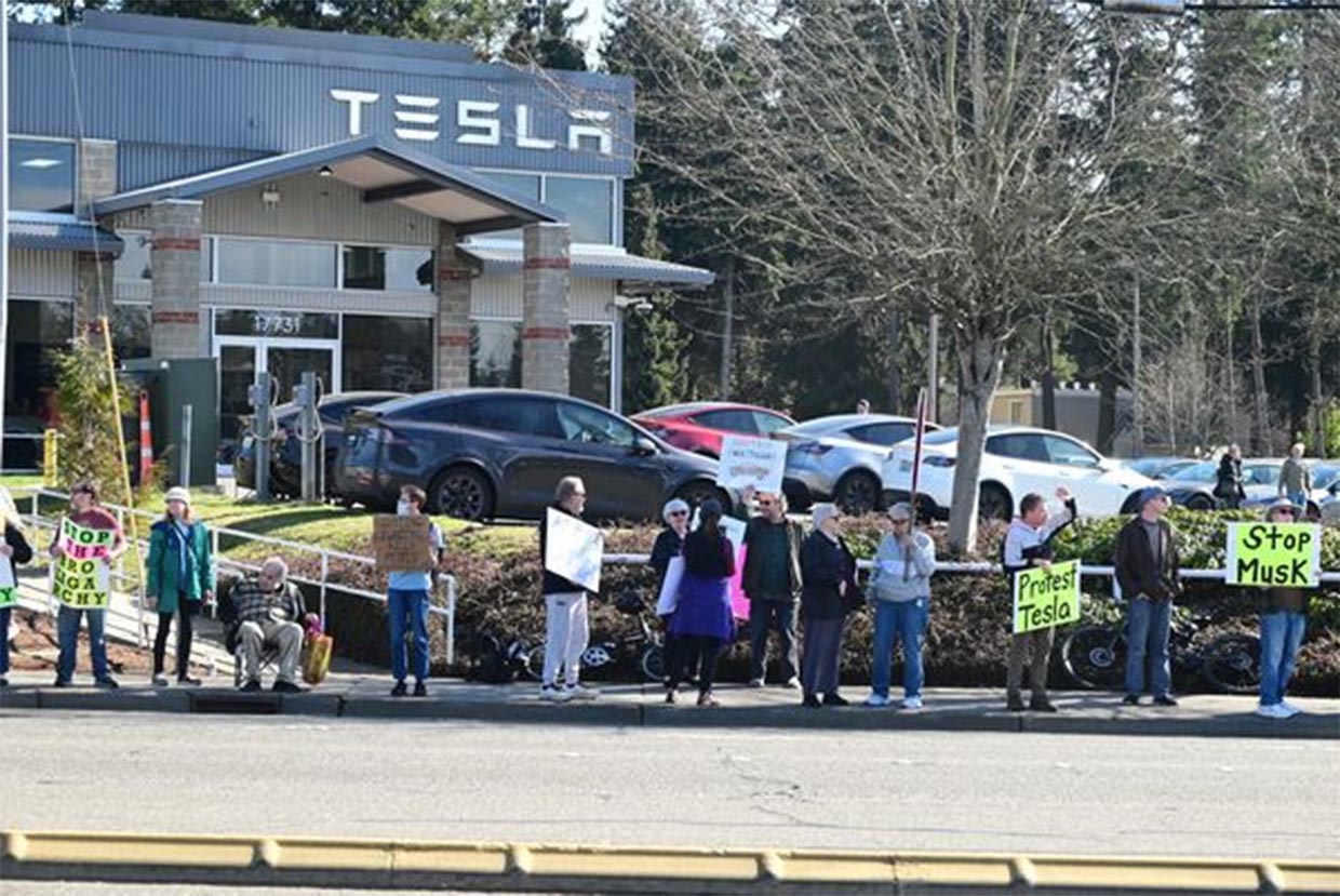 FBI investigates rising threats against Tesla - Profit by Pakistan Today